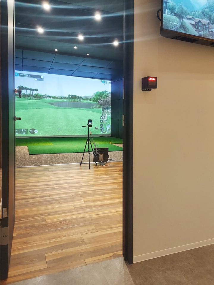 Precise Golf Lab 新宿御苑前｜納入事例｜光葉スチール